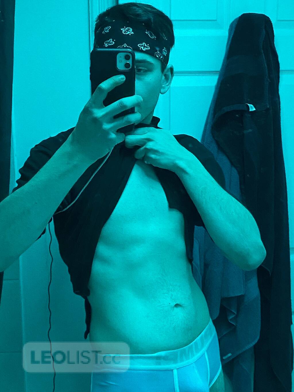 Jeune Garçons à besoin de ta grosse bite Papa;)) | Quebec City | Quebec ...